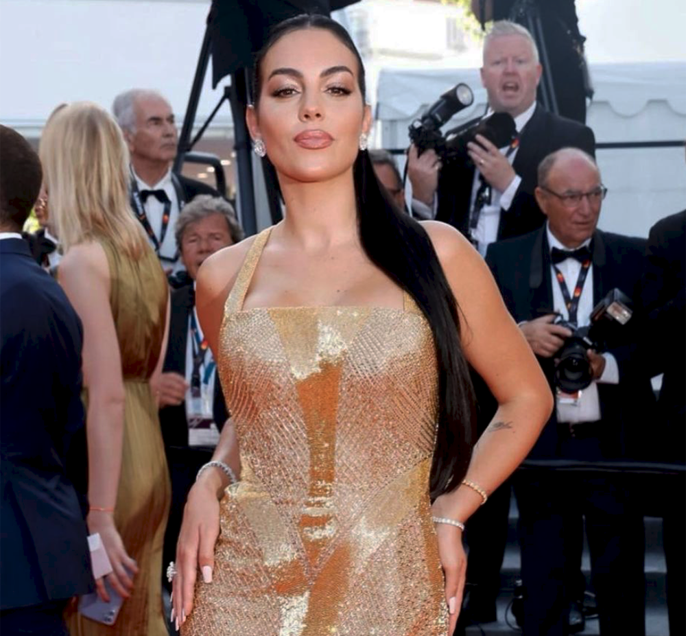 Georgina explota su sensualidad en el Festival de Cannes con un espectacular vestido dorado ...