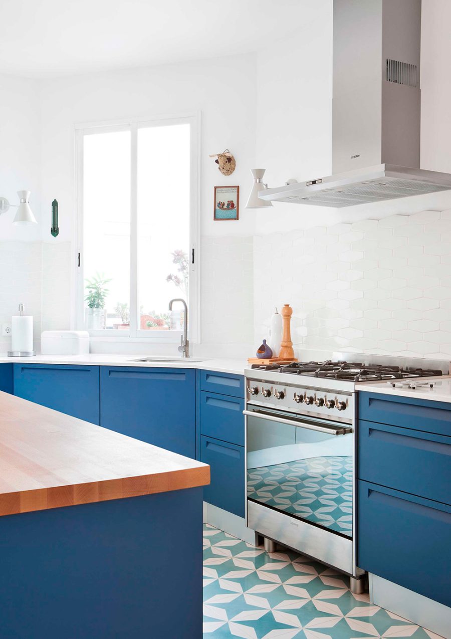 ¿POR QUÉ EL COLOR AZUL ES UN ACIERTO EN TU COCINA? TENEMOS LA RESPUESTA